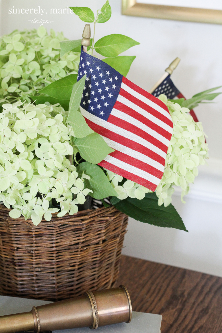 An Easy 4th of July Flower Arrangement - Sincerely, Marie Designs